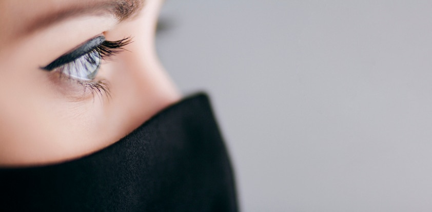 Step-by-step guide for face mask eye makeup that pops in 2020 winter